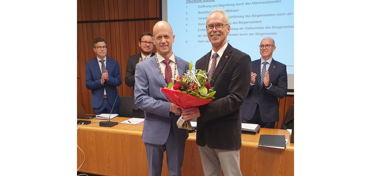 Bürgermeister Kai Louis startet in zweite Amtszeit – Stadtrat wählt ...
